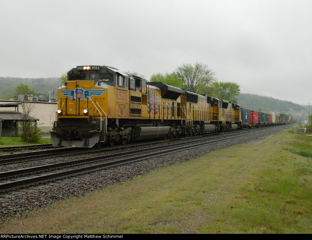 UP Stacker Westbound